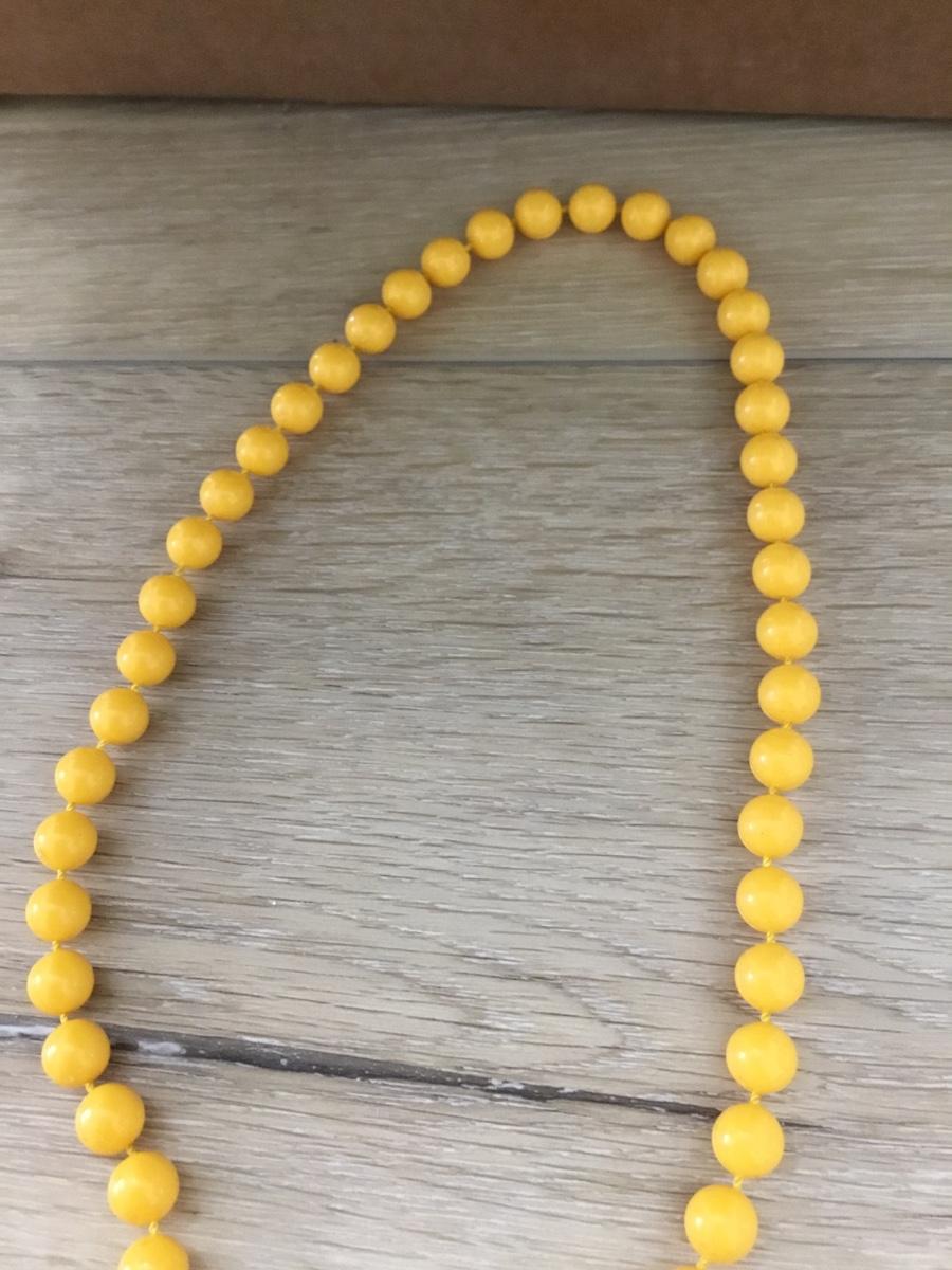 Extra long yellow beaded necklace | EstateSales.org