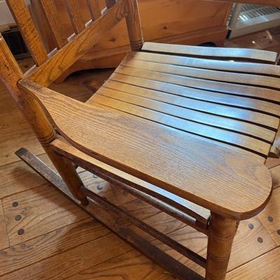 LOT 259: Vintage Cracker Barrel Rocking Chair | EstateSales.org