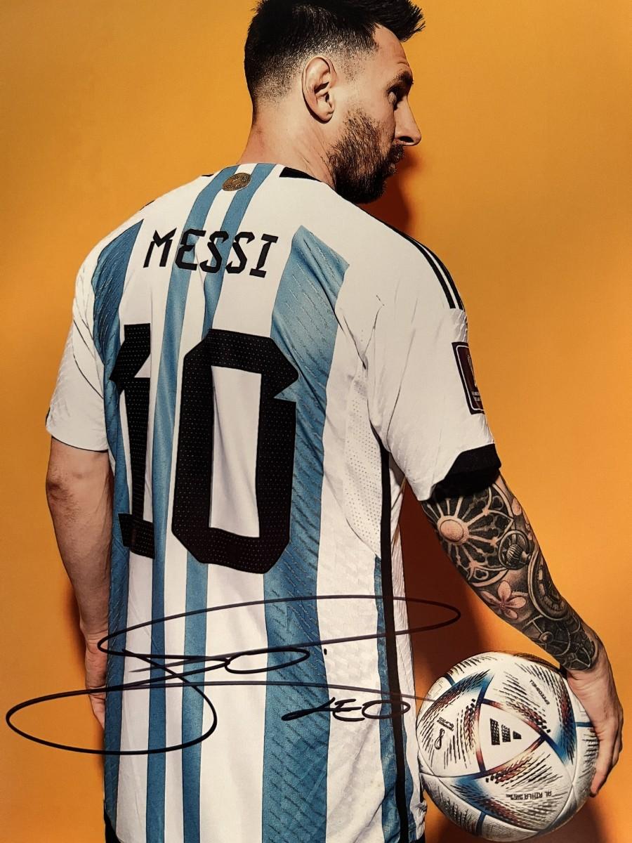 Lionel Messi signed photo | EstateSales.org