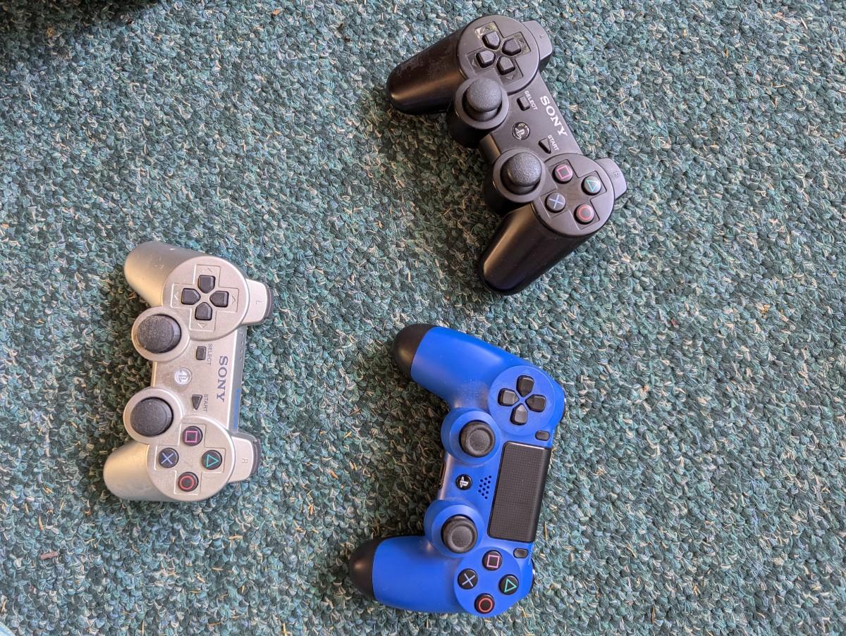 SONY Controllers | EstateSales.org