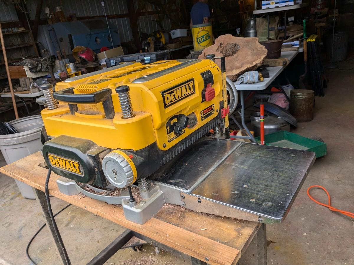 DeWalt 735 2 Speed 13" Thickness Planer | EstateSales.org