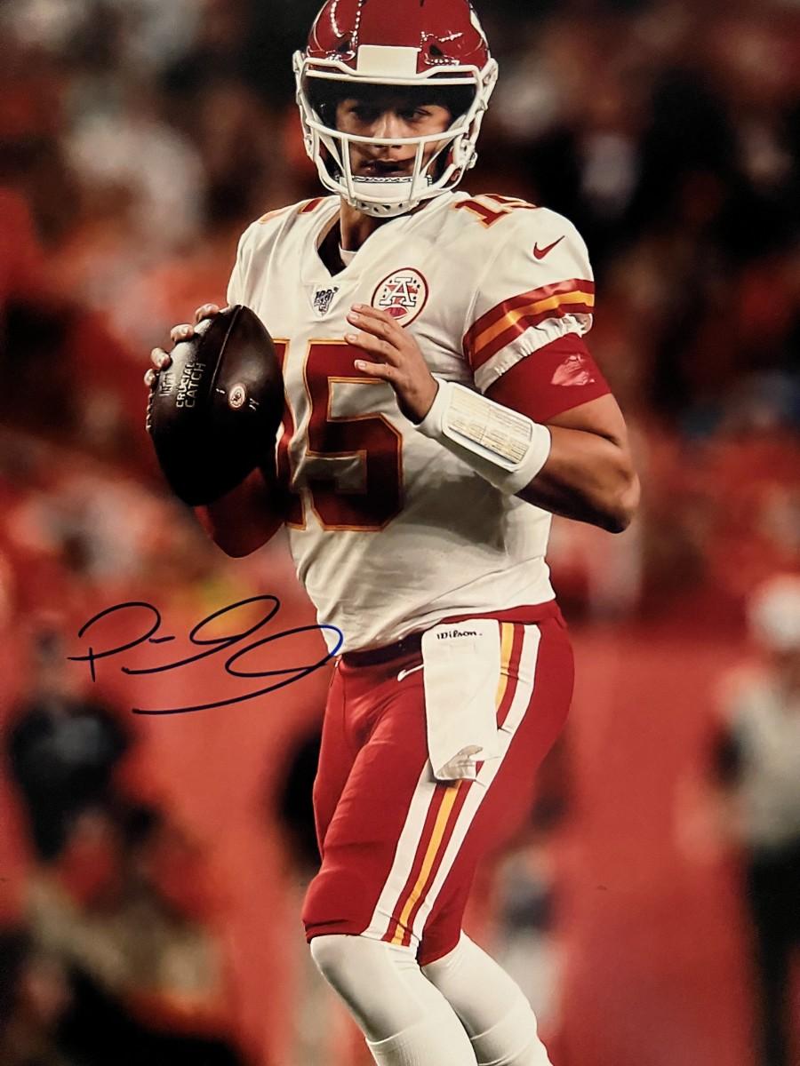 Kansas City Chiefs Patrick Mahomes signed photo | EstateSales.org