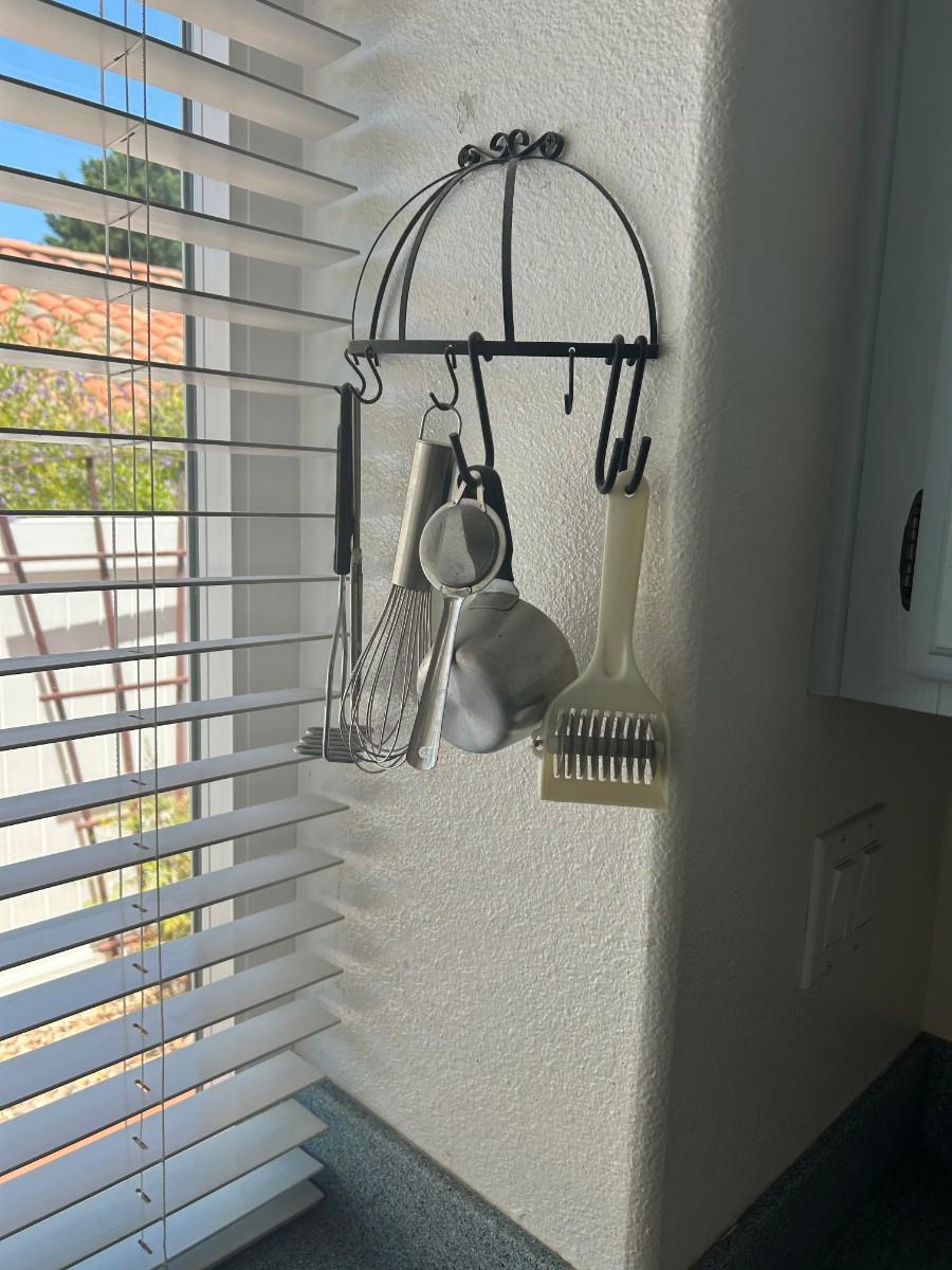 Lot of Cooking Utencils | EstateSales.org