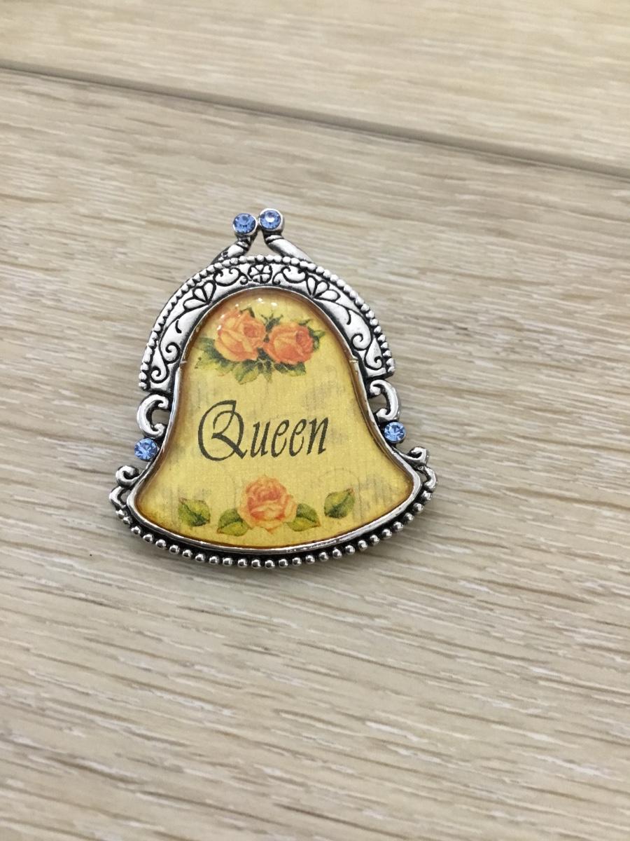 Silver tone queen pin | EstateSales.org