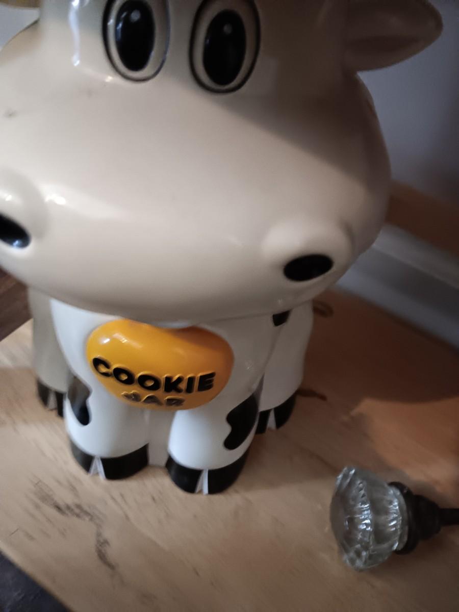 Cow cookie jar | EstateSales.org