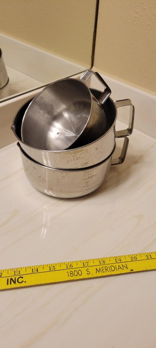 3 Measuring Pots | EstateSales.org