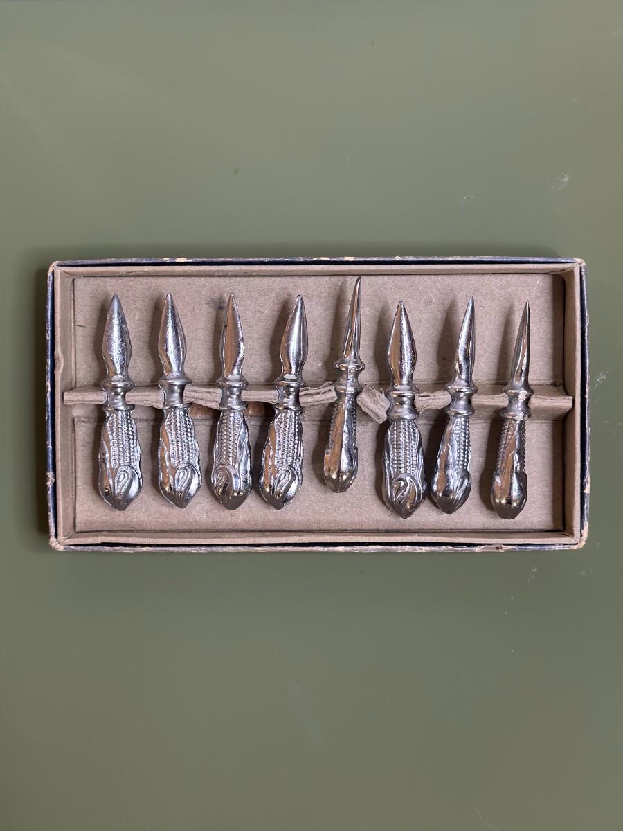 Boxed Set of Eight Vintage Corn on the Cob Corn Holders | EstateSales.org