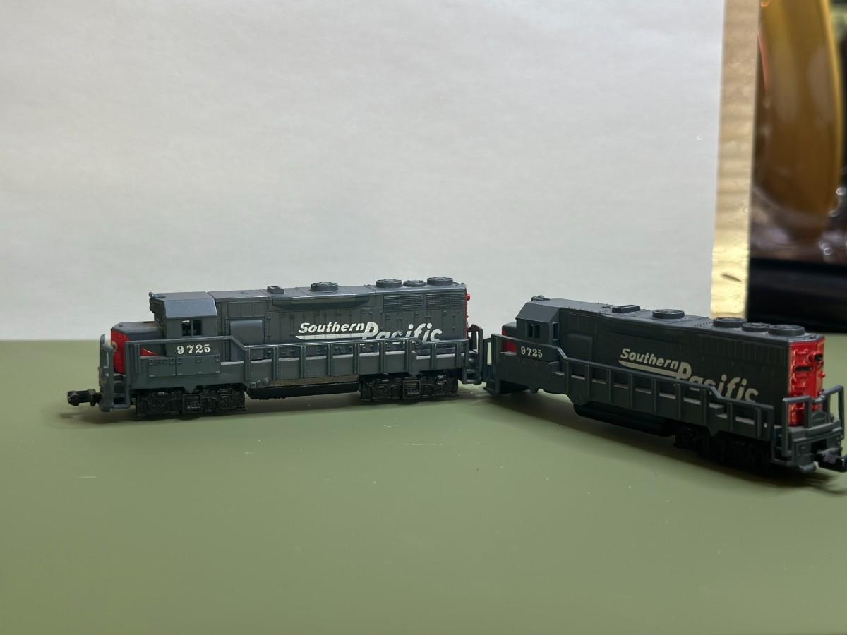 Southern Pacific Locomotive #9725 | EstateSales.org