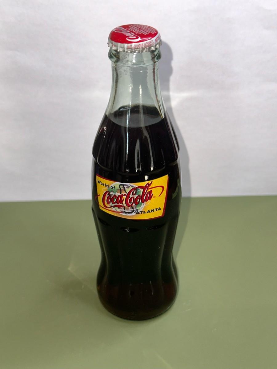 2000 Coca-Cola bottle Atlanta World of Coke | EstateSales.org