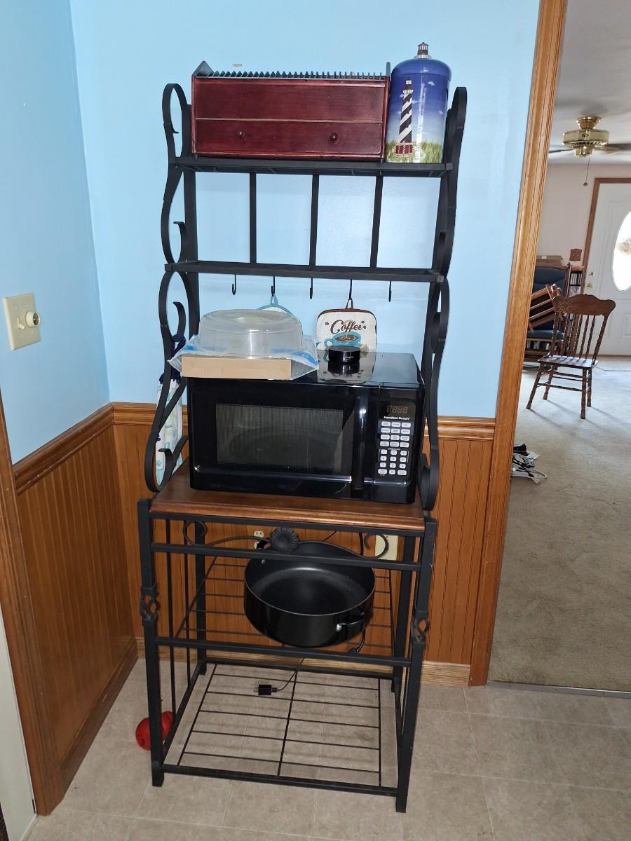 Baker Stand | EstateSales.org