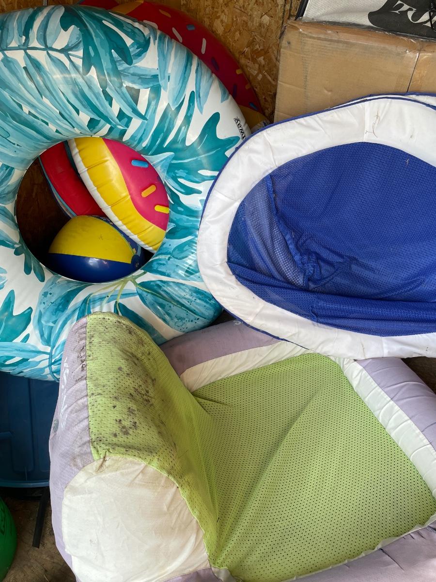 Pool floaties | EstateSales.org