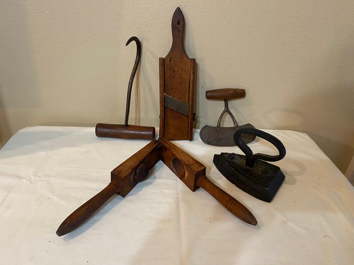 Antique kitchen tools lot #4 | EstateSales.org