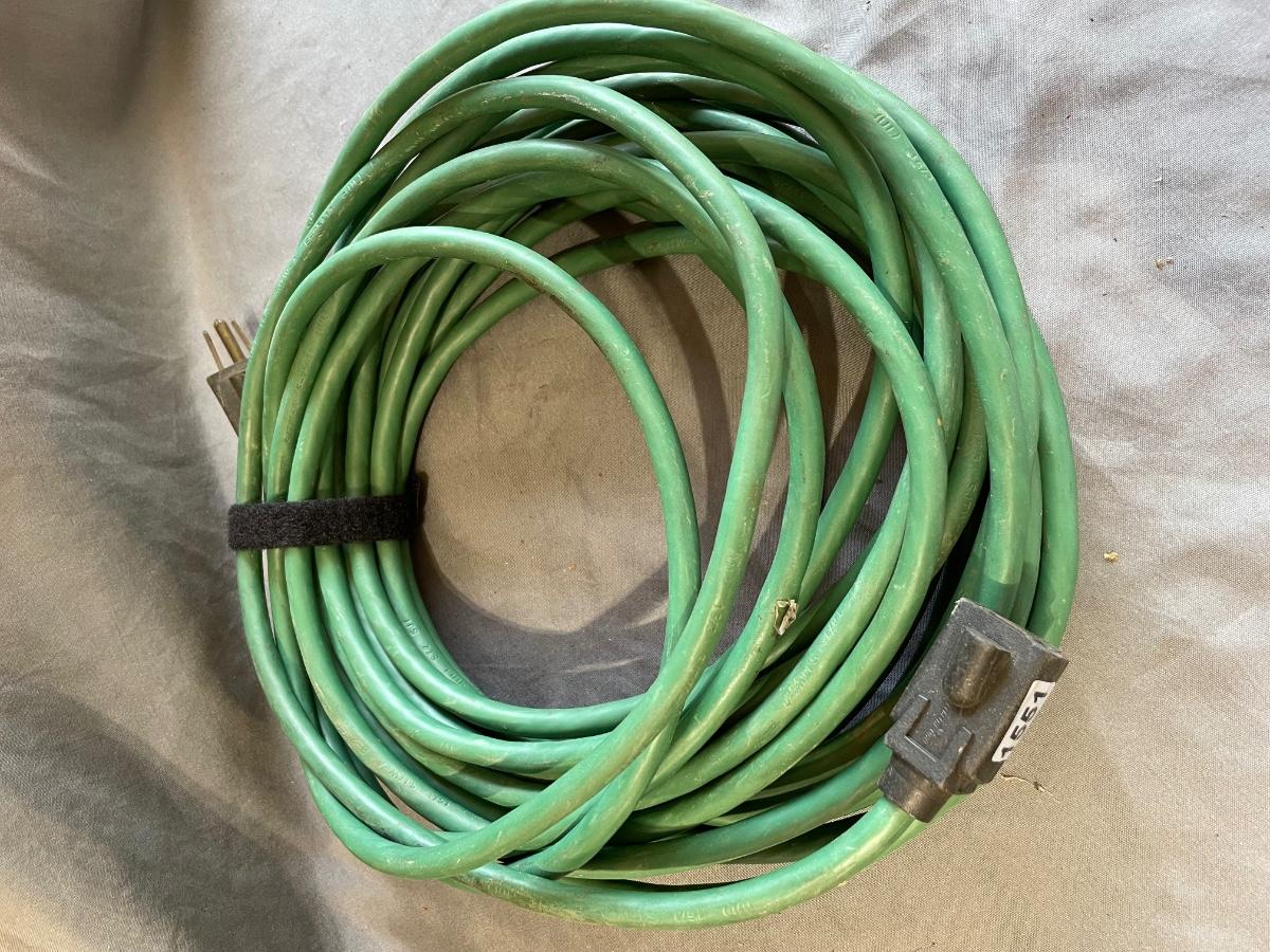 Extension cord | EstateSales.org
