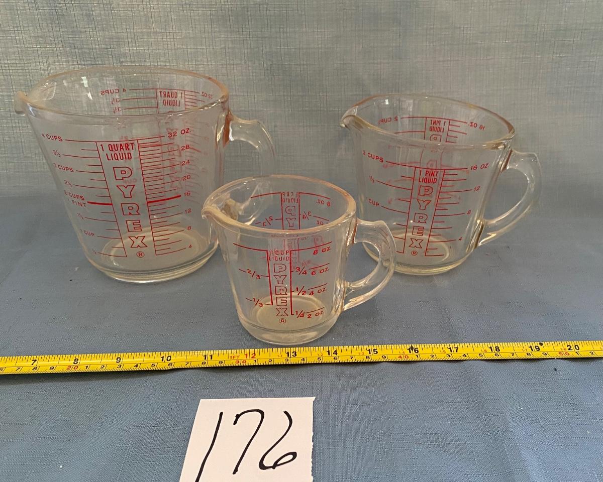 Pyrex Measuring Cups | EstateSales.org