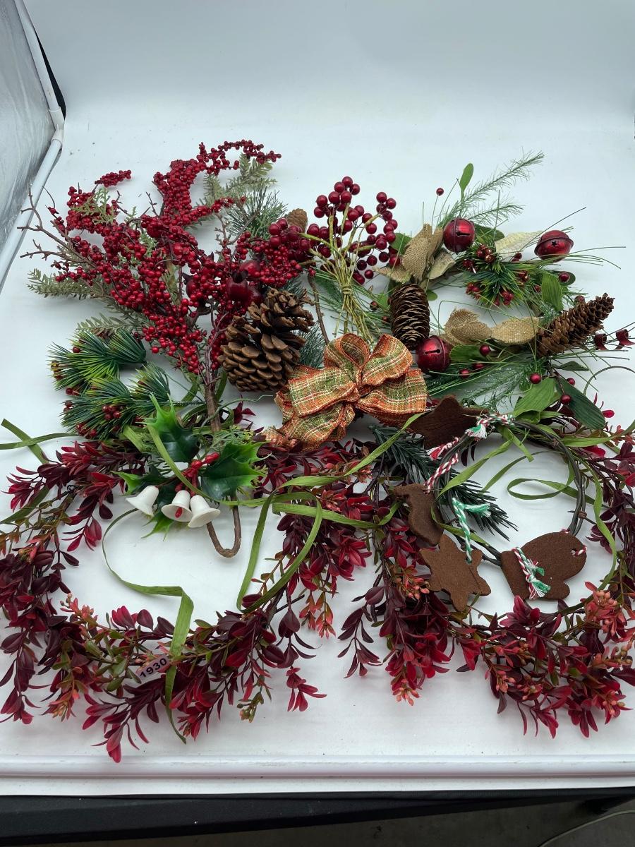 Christmas greenery | EstateSales.org