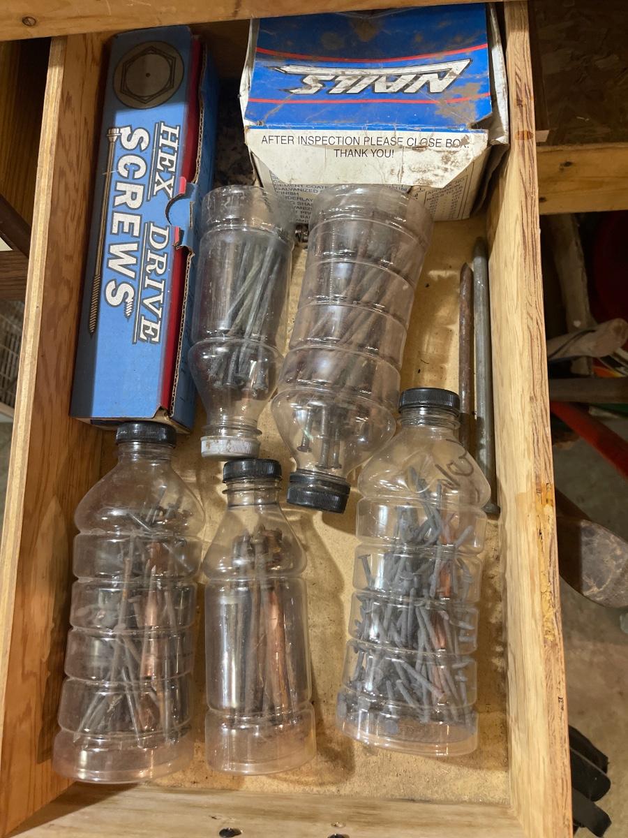 S225-Drawer Contents | EstateSales.org