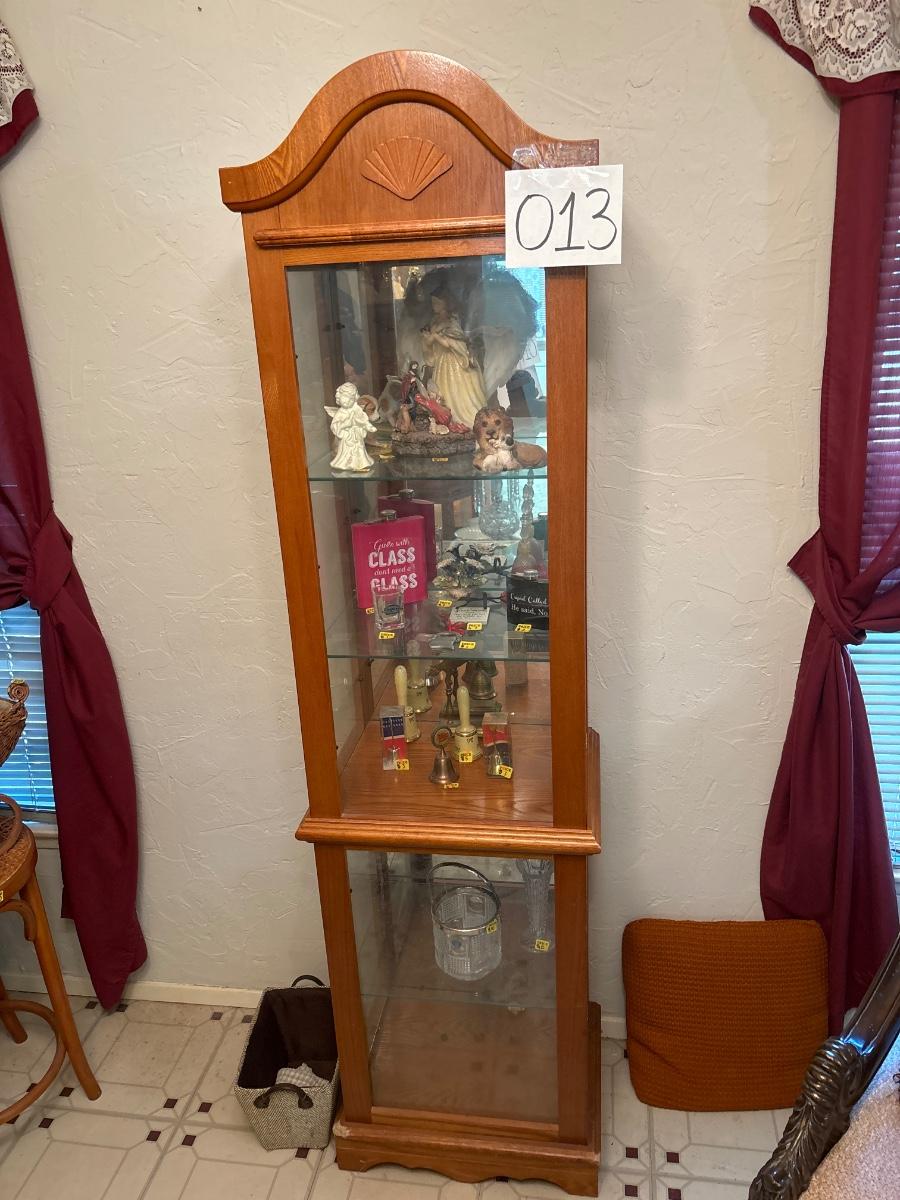 Curio cabinet | EstateSales.org