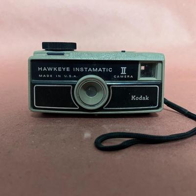 Lot 10: Kodak Hawkeye Instamatic II Camera | EstateSales.org