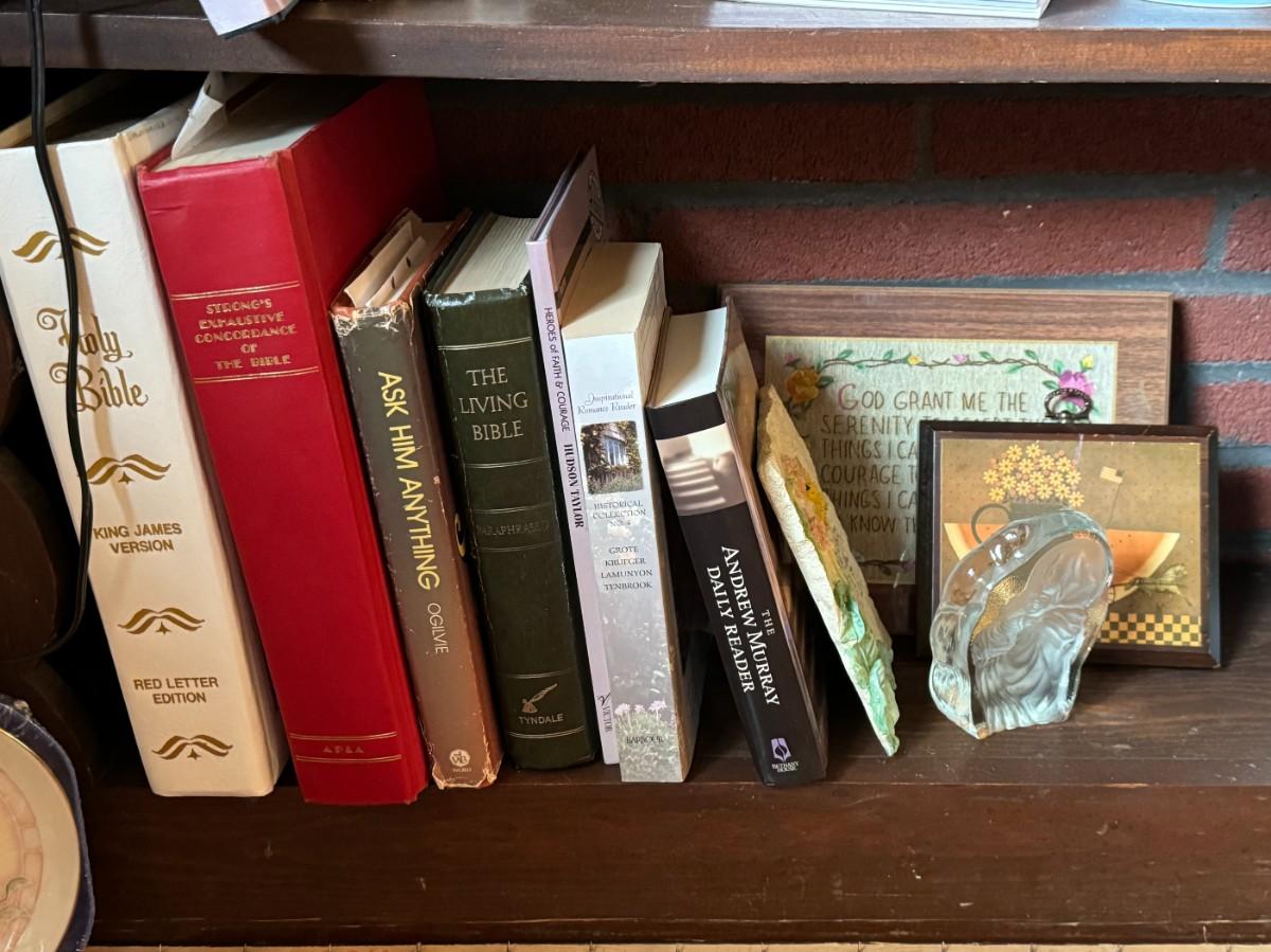 Religious Books | EstateSales.org