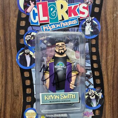 Lot 33: Autographed - CLERKS KEVIN SMITH INACTION FIGURE 2005 WIZARD ...