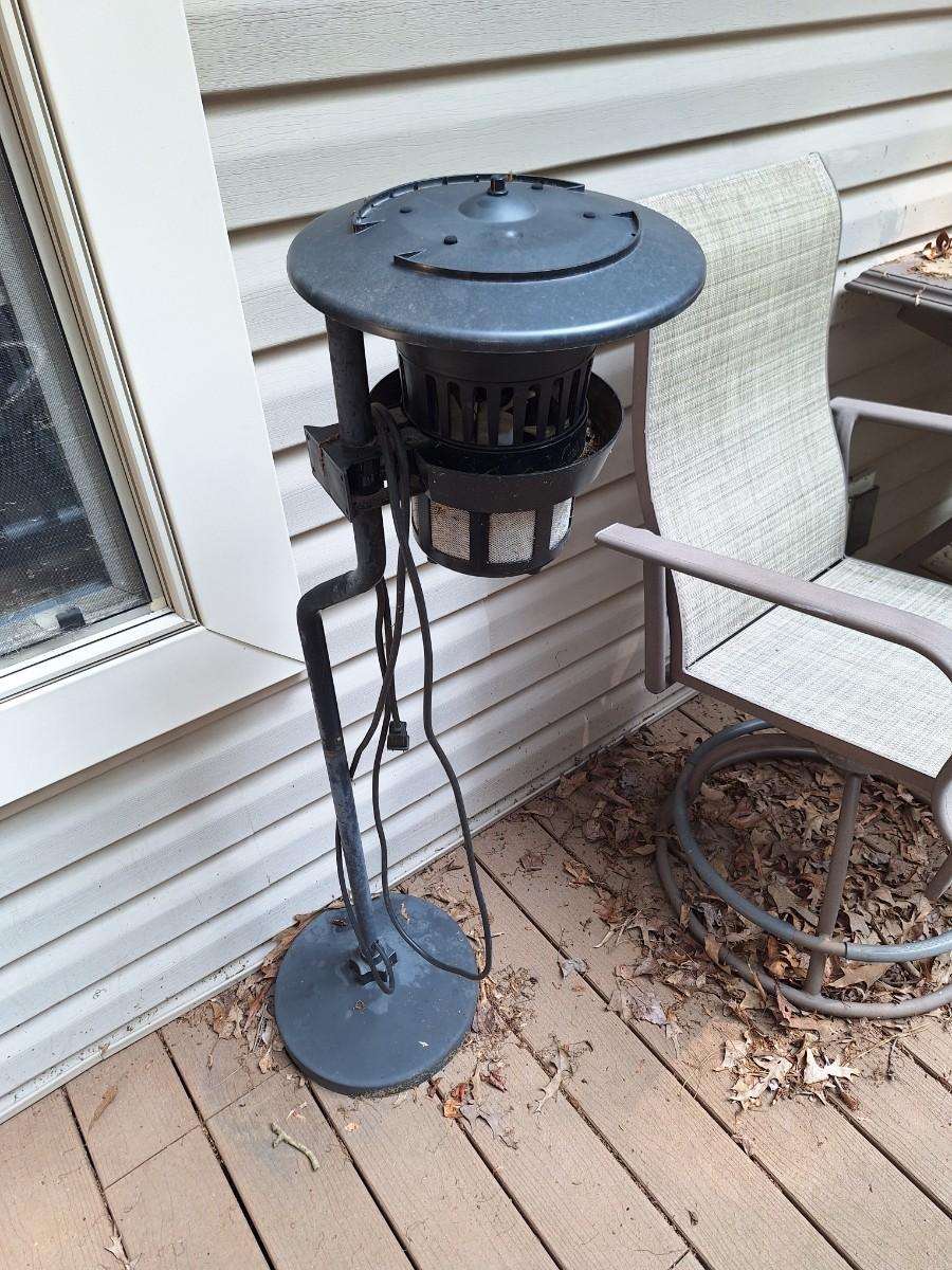 Dyna-trap bug zapper | EstateSales.org