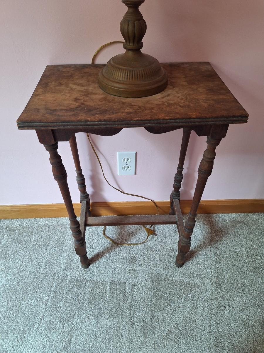 MCM Table | EstateSales.org