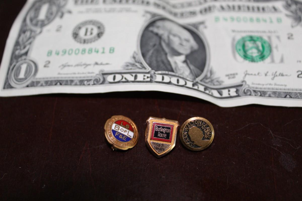 Vintage Pins | EstateSales.org