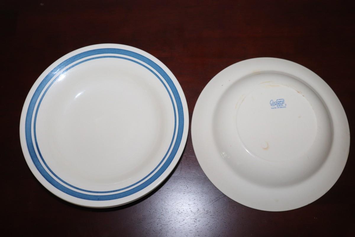 Blue and white Oxford Plate | EstateSales.org