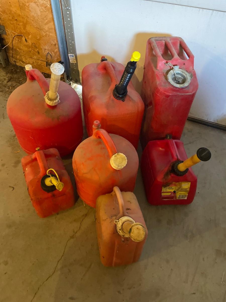 Gas cans | EstateSales.org