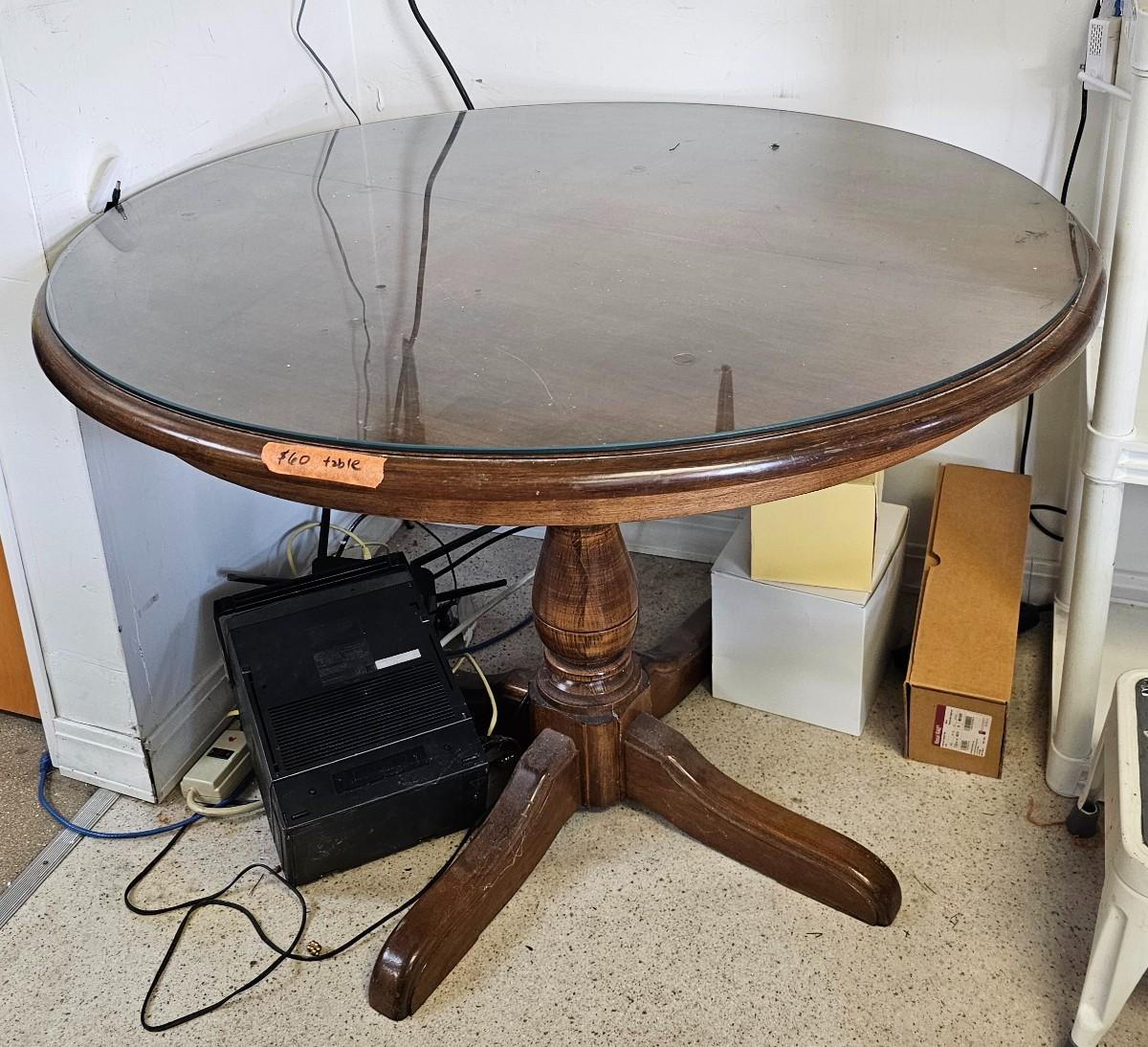 Round Wood Table | EstateSales.org