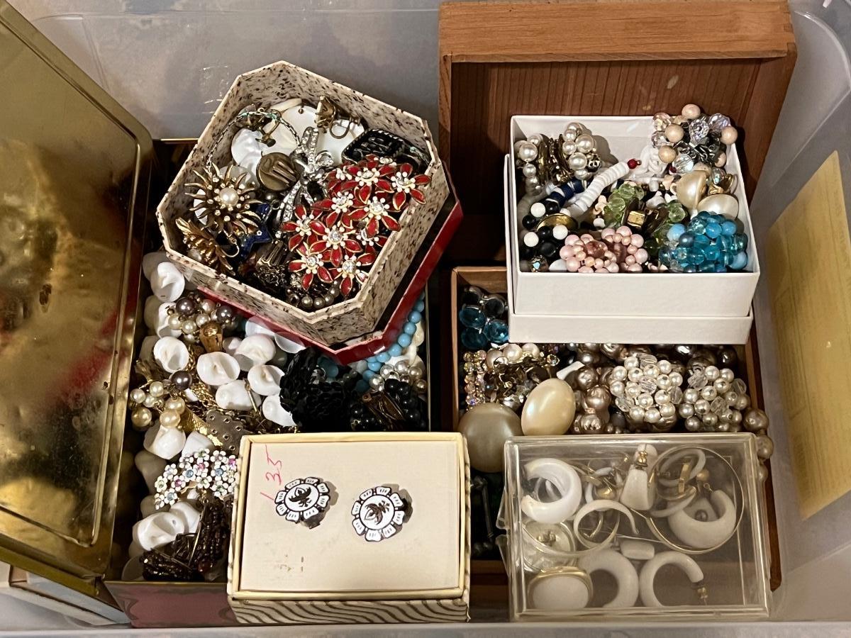 Costume Jewelry- 3 | EstateSales.org