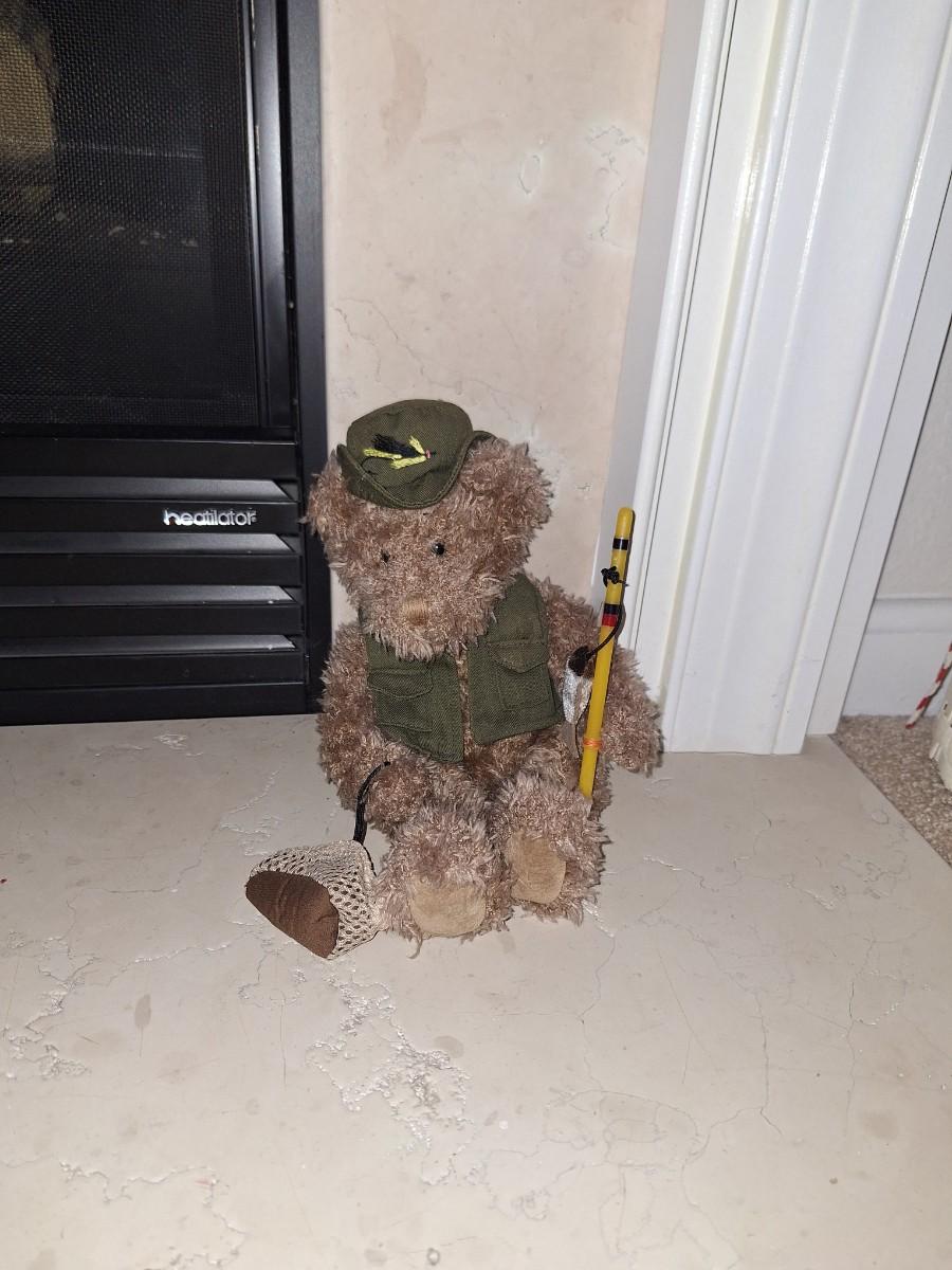 Russ Berrie & Co. 11” Fly Fishing Bear | EstateSales.org