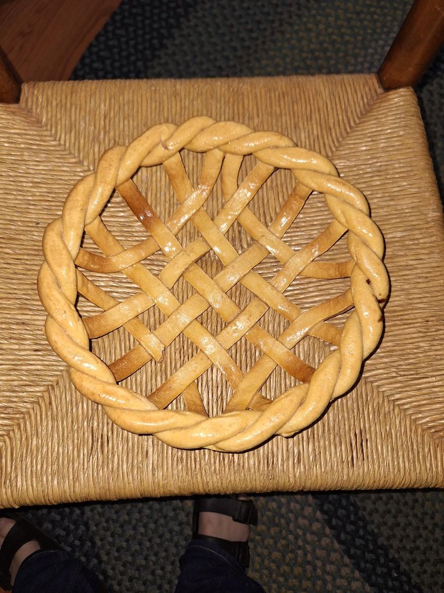 Pie Crust basket | EstateSales.org