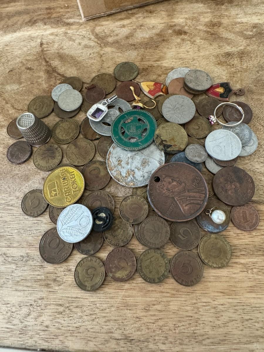 Grouping / Lot of coins and stuff | EstateSales.org
