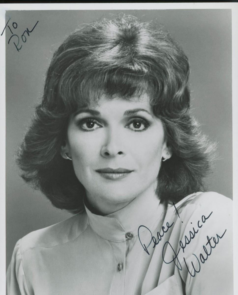 Jessica Walter signed photo | EstateSales.org