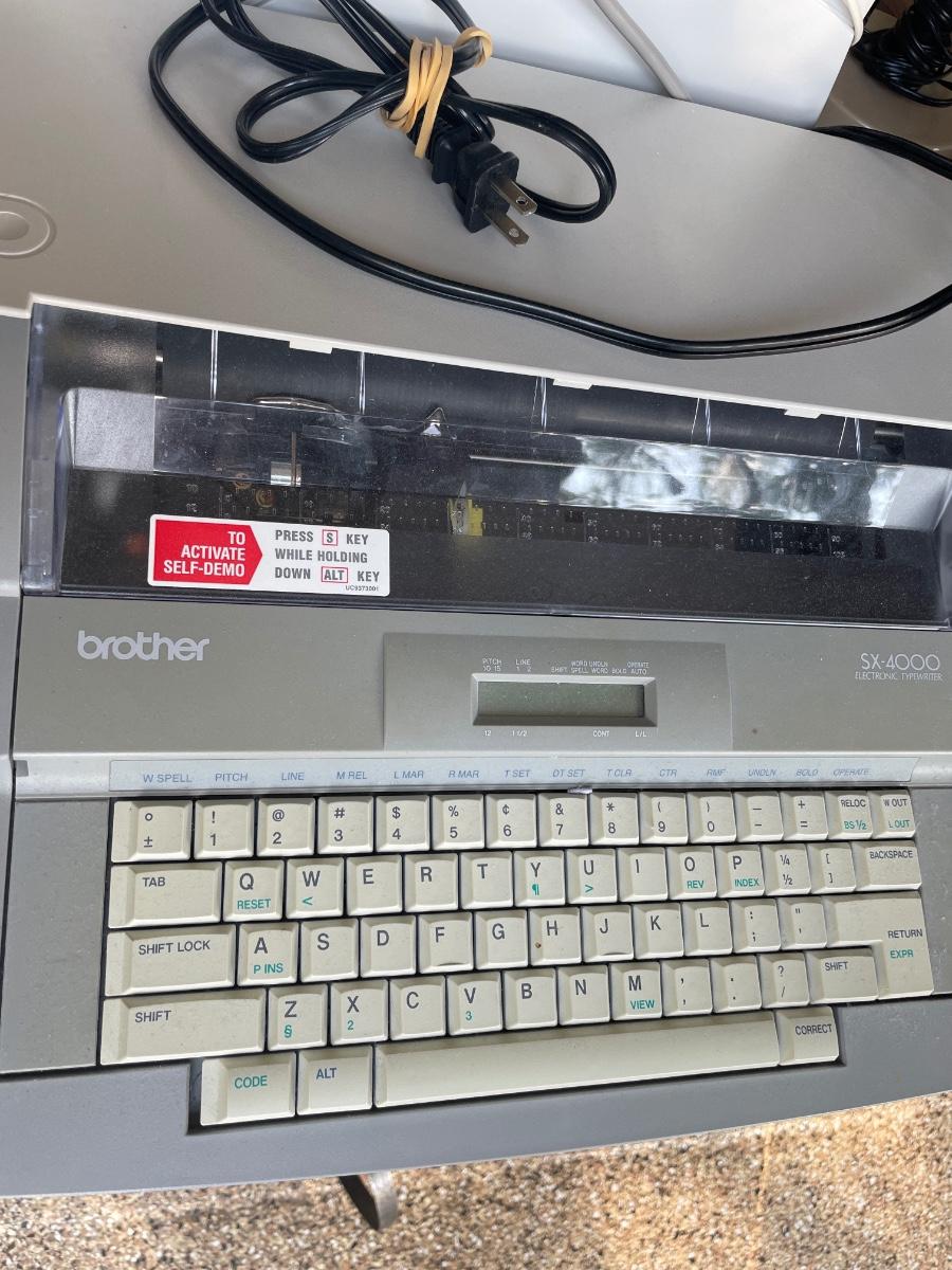 Brother typewriter | EstateSales.org