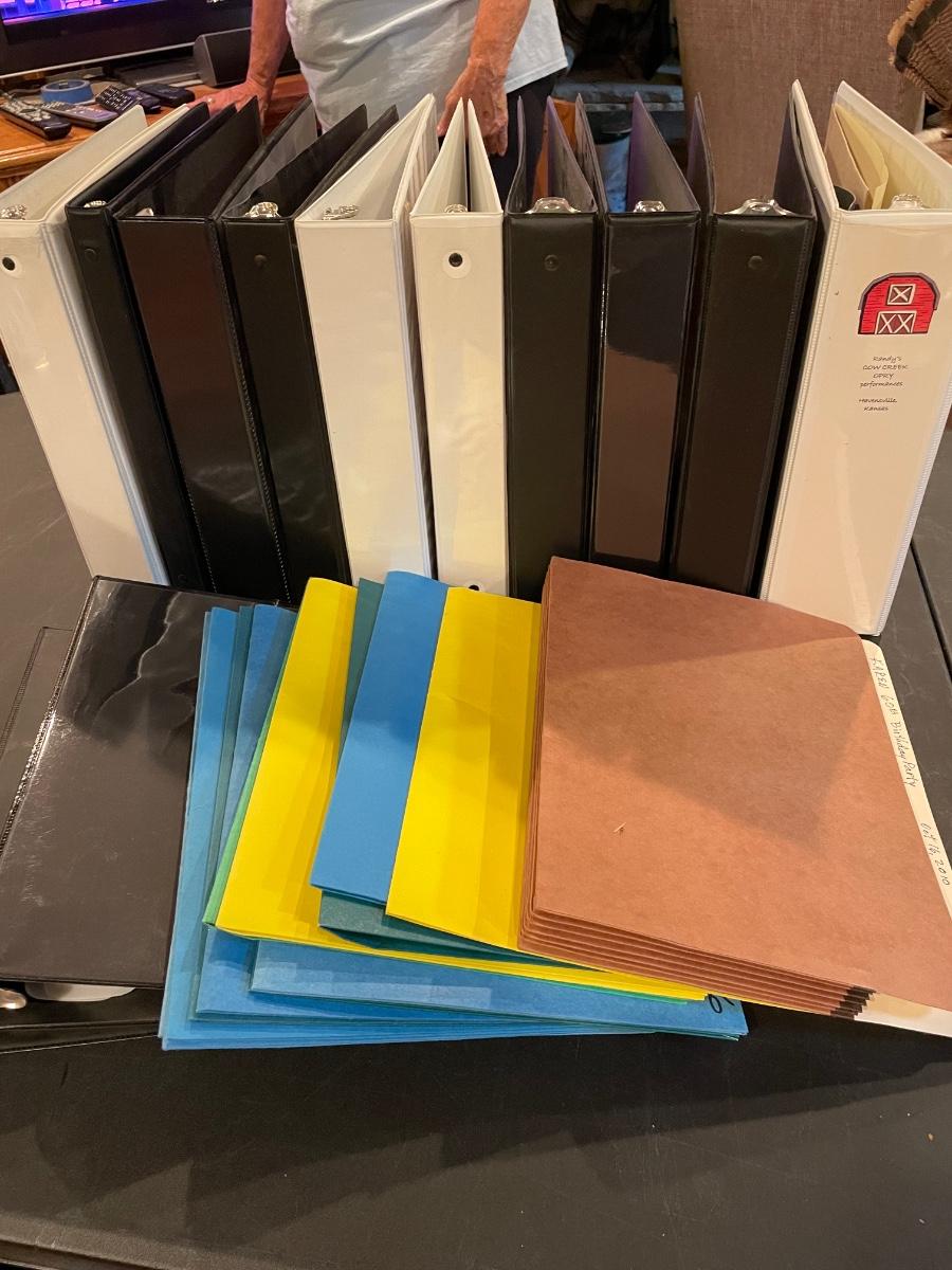 Binders | EstateSales.org