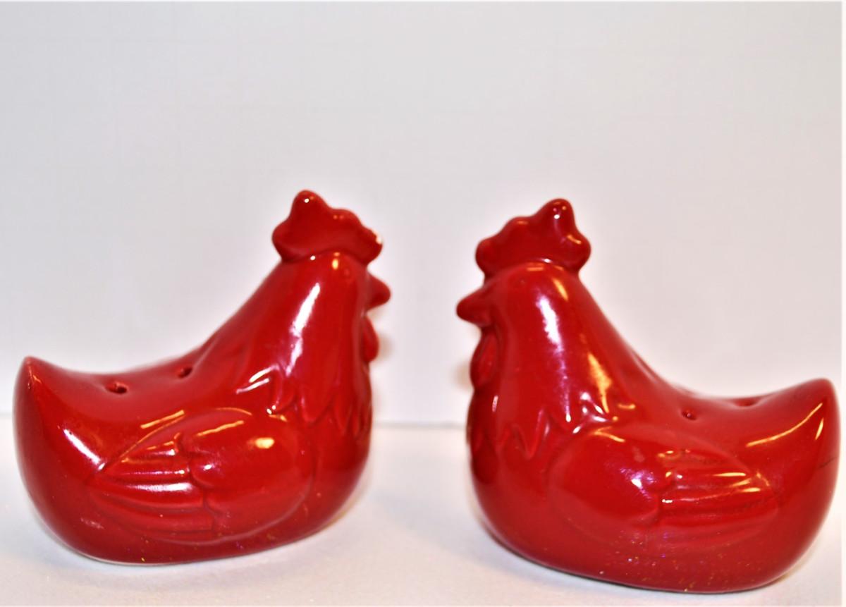 Dark Red Rooster Set 2 1/2" | EstateSales.org