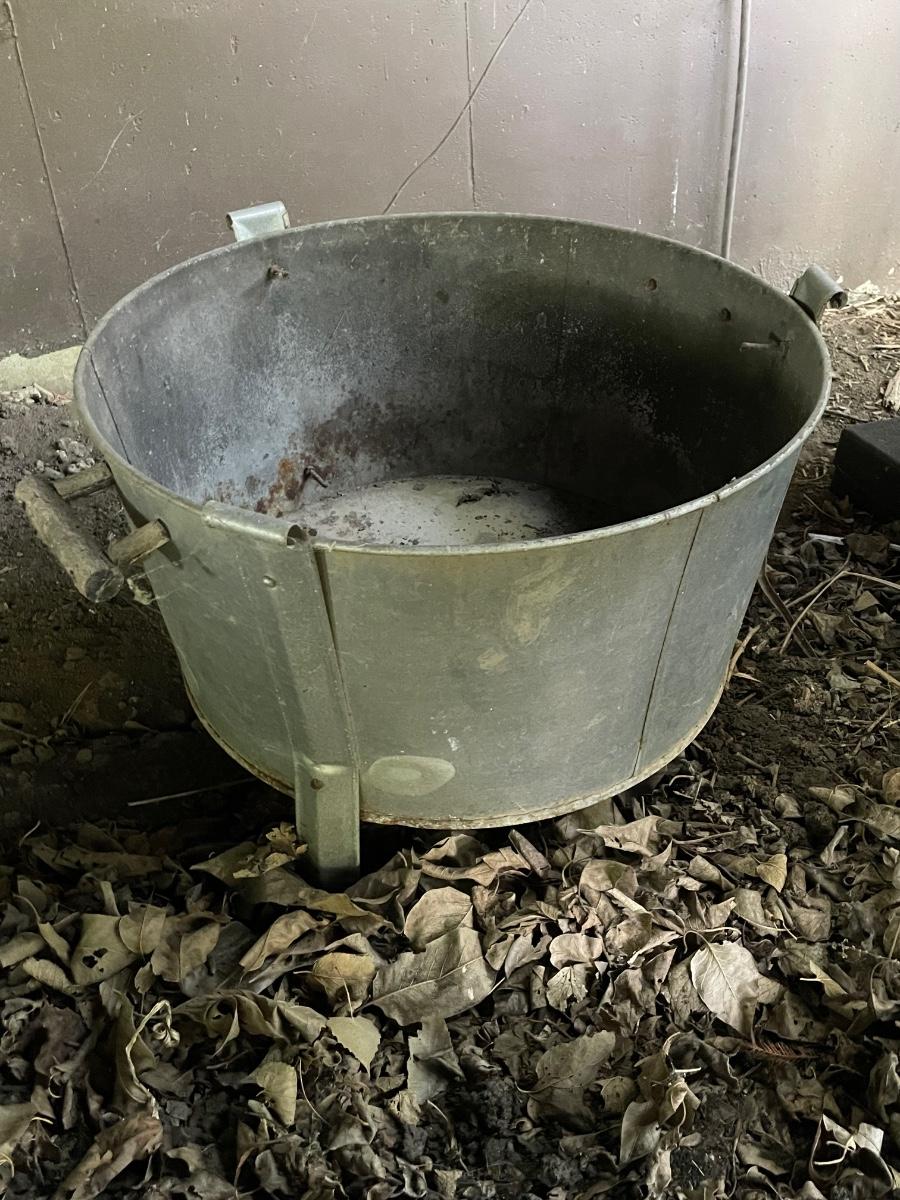 Galvanized planter | EstateSales.org