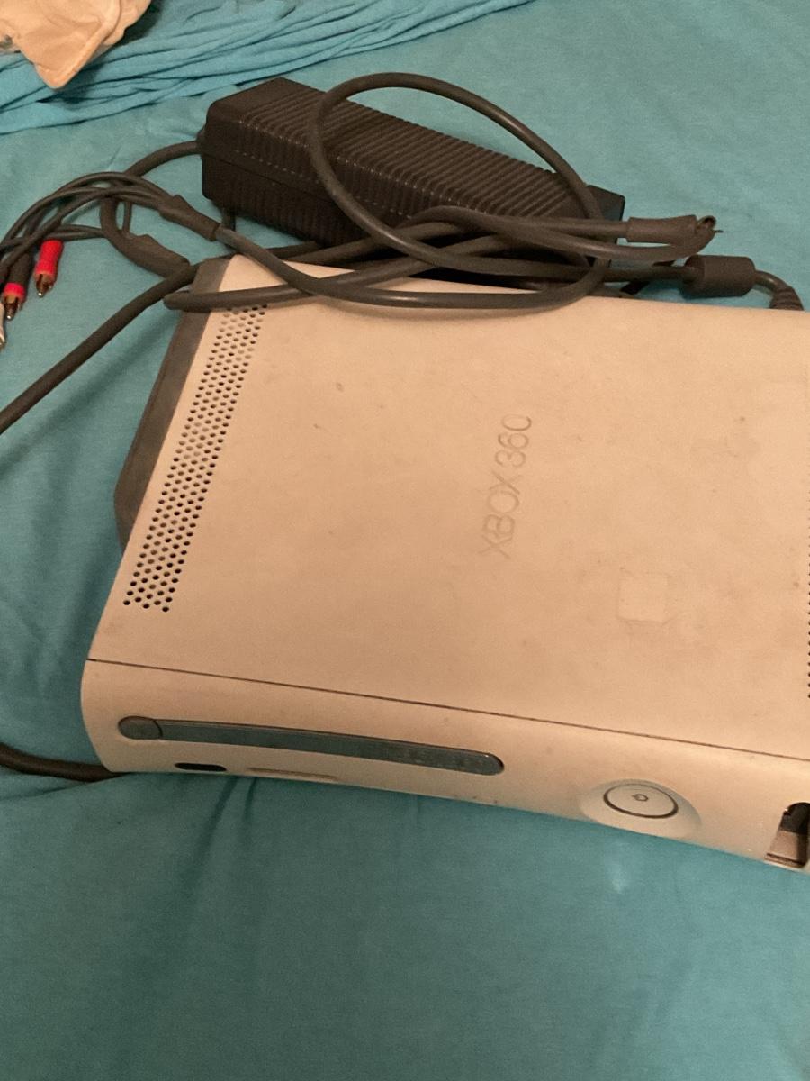Used Good Working Xbox 360 | EstateSales.org