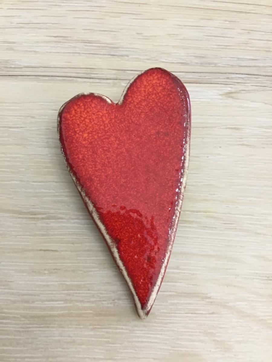 Ceramic love, heart brooch | EstateSales.org