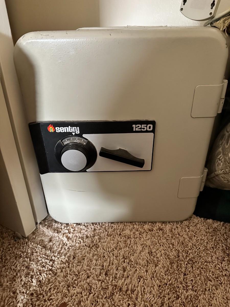 Sentry 1250 Safe | EstateSales.org