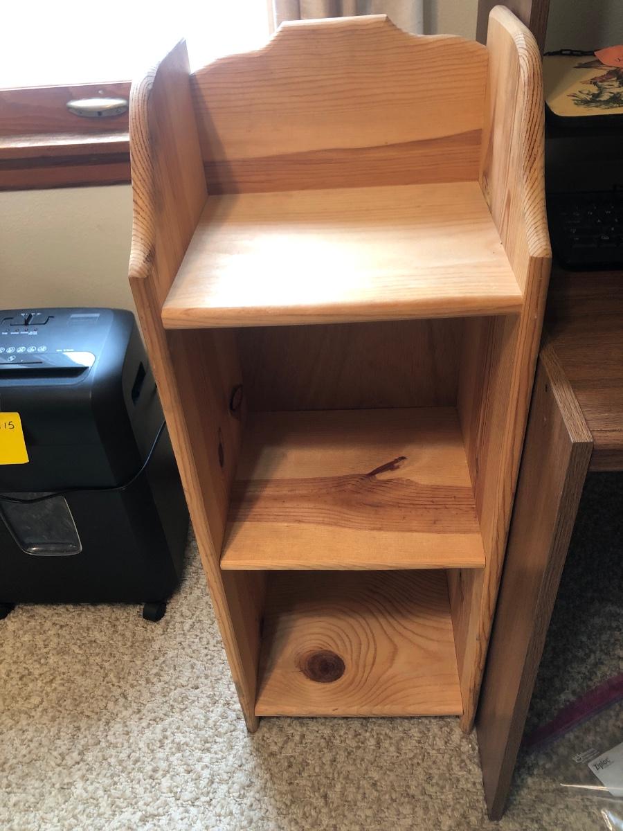 Small shelving unit | EstateSales.org