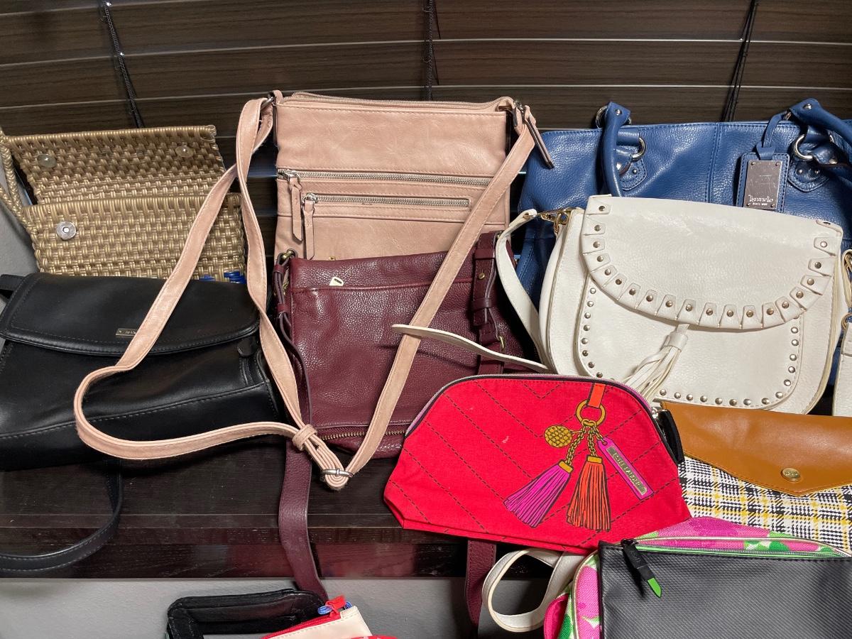 Purses and small bags | EstateSales.org