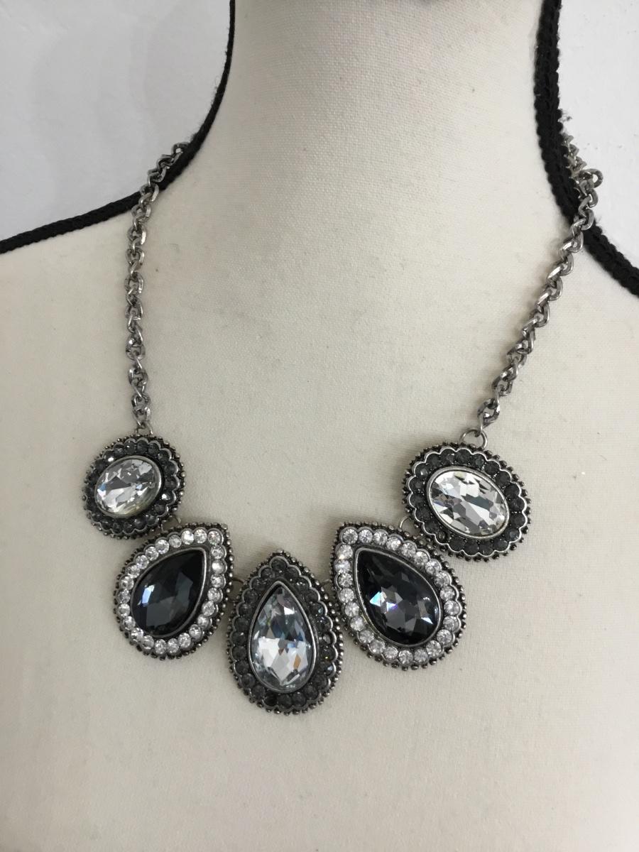 Silver tone rhinestone statement necklace | EstateSales.org