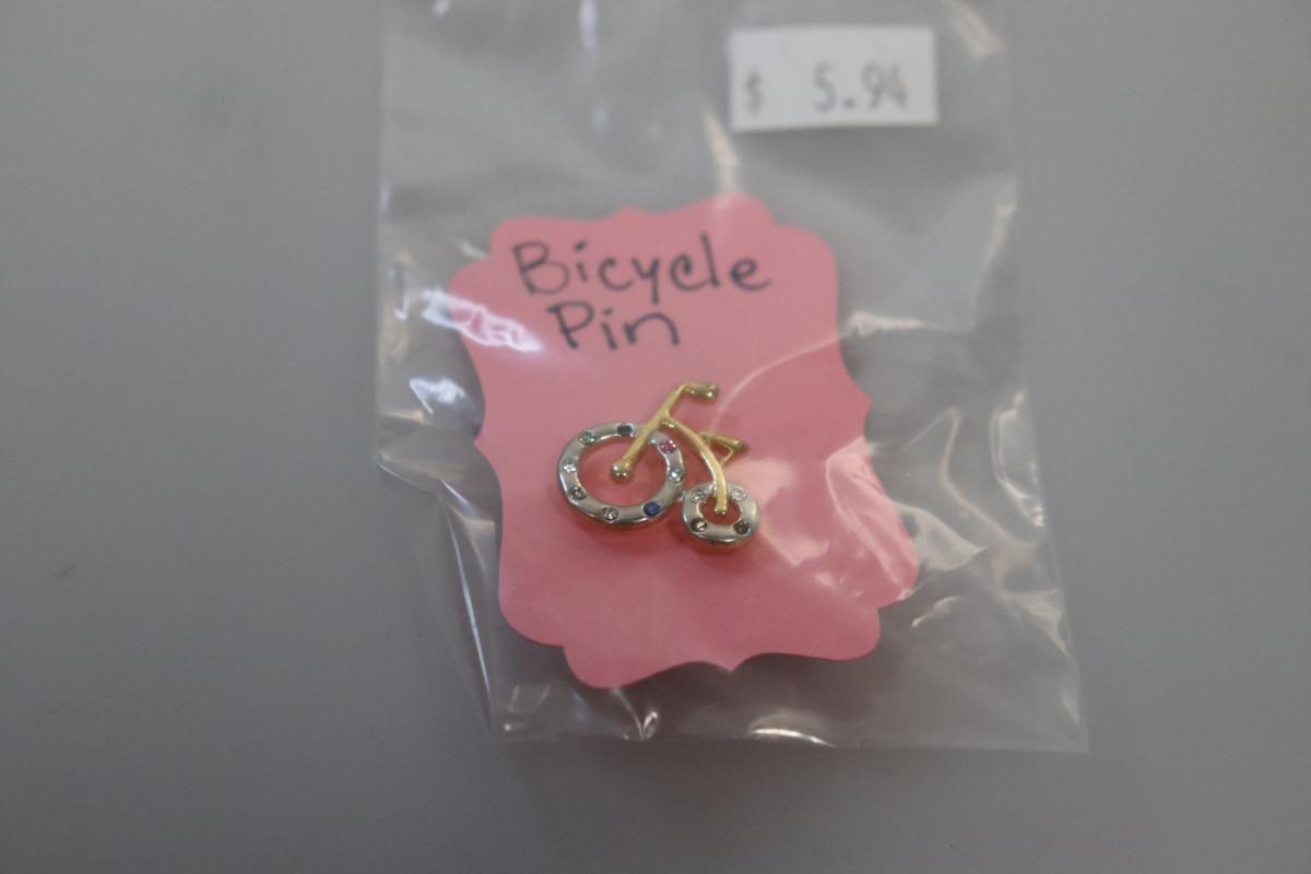 Bicycle Pin | EstateSales.org