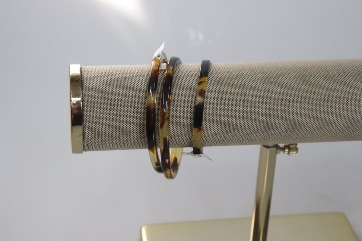 Tortoise shell colored bracelet. REAL TORTOISE SHELL! | EstateSales.org
