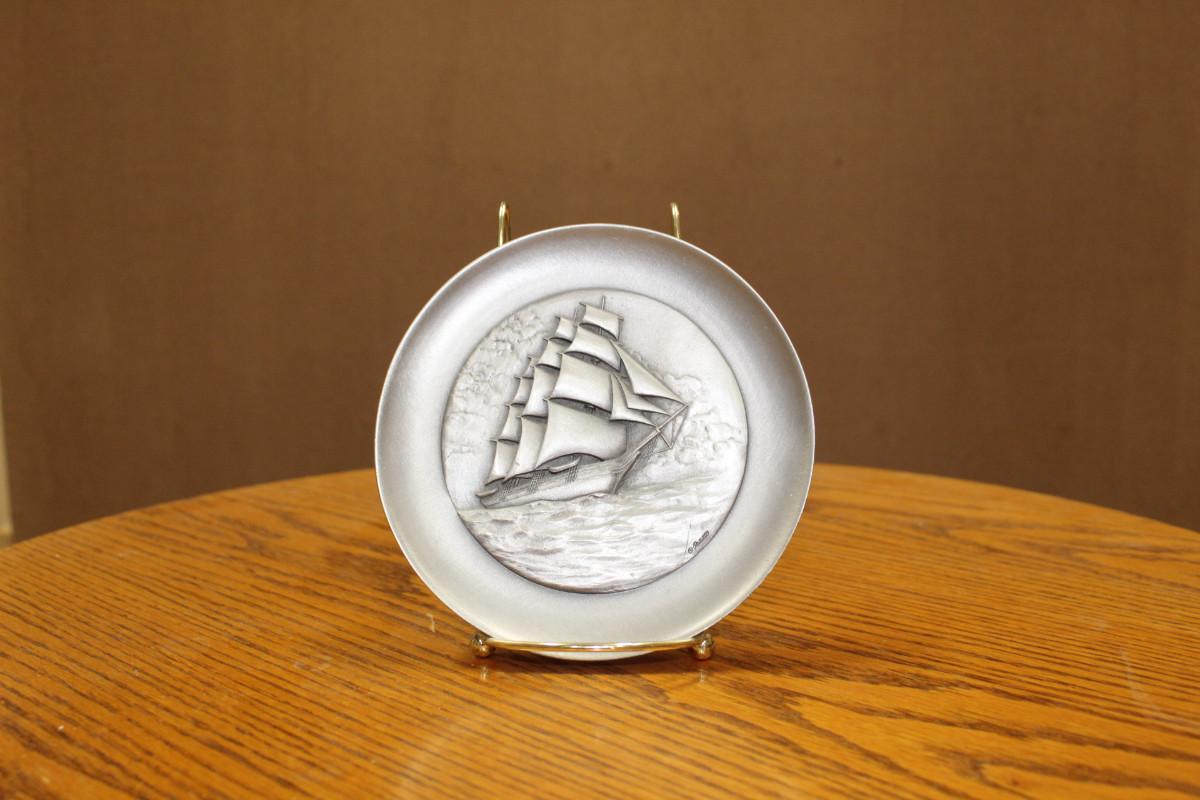 Sailboat plate | EstateSales.org