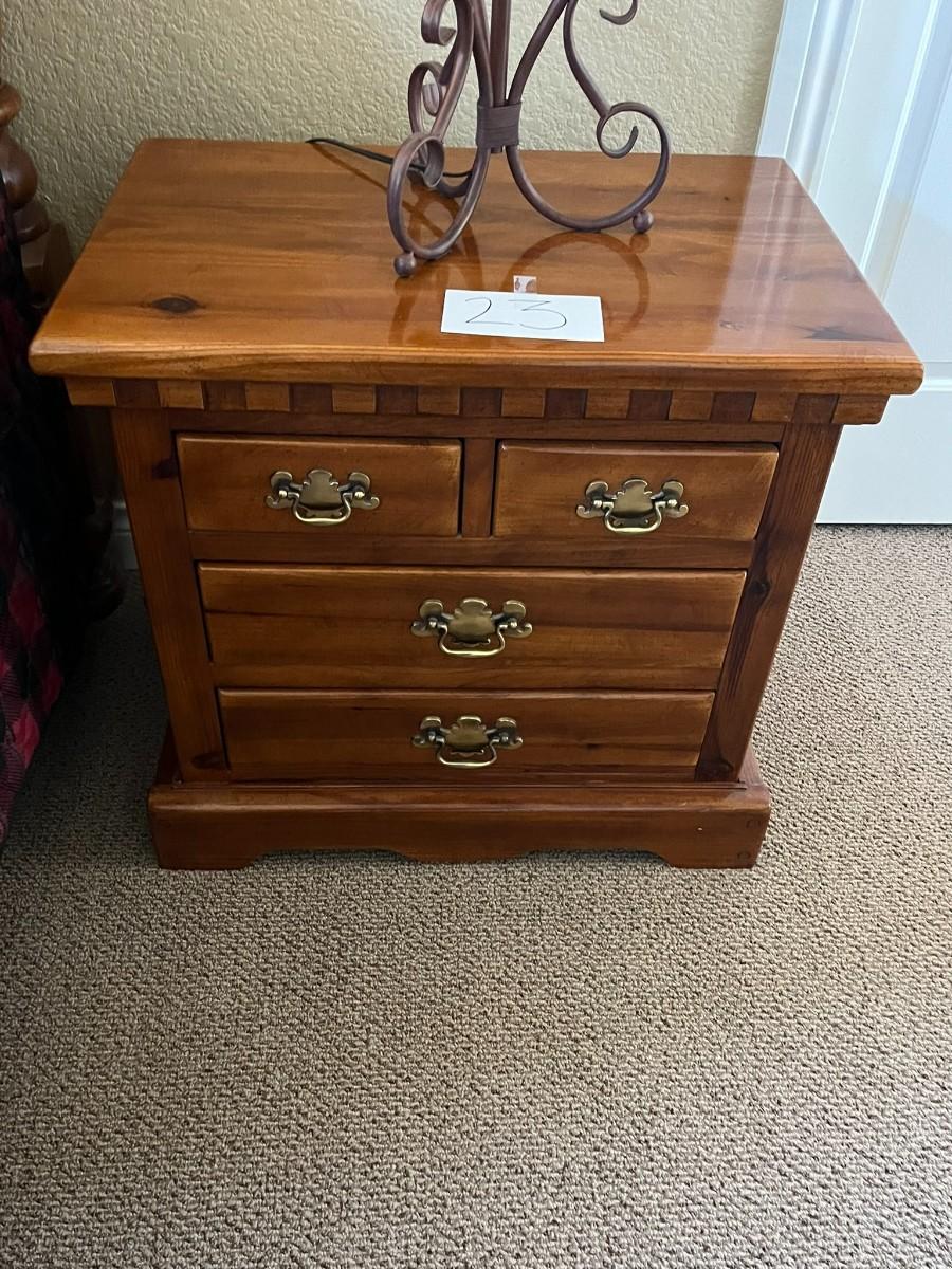 Colonial Pine Link Taylor Night Stand | EstateSales.org