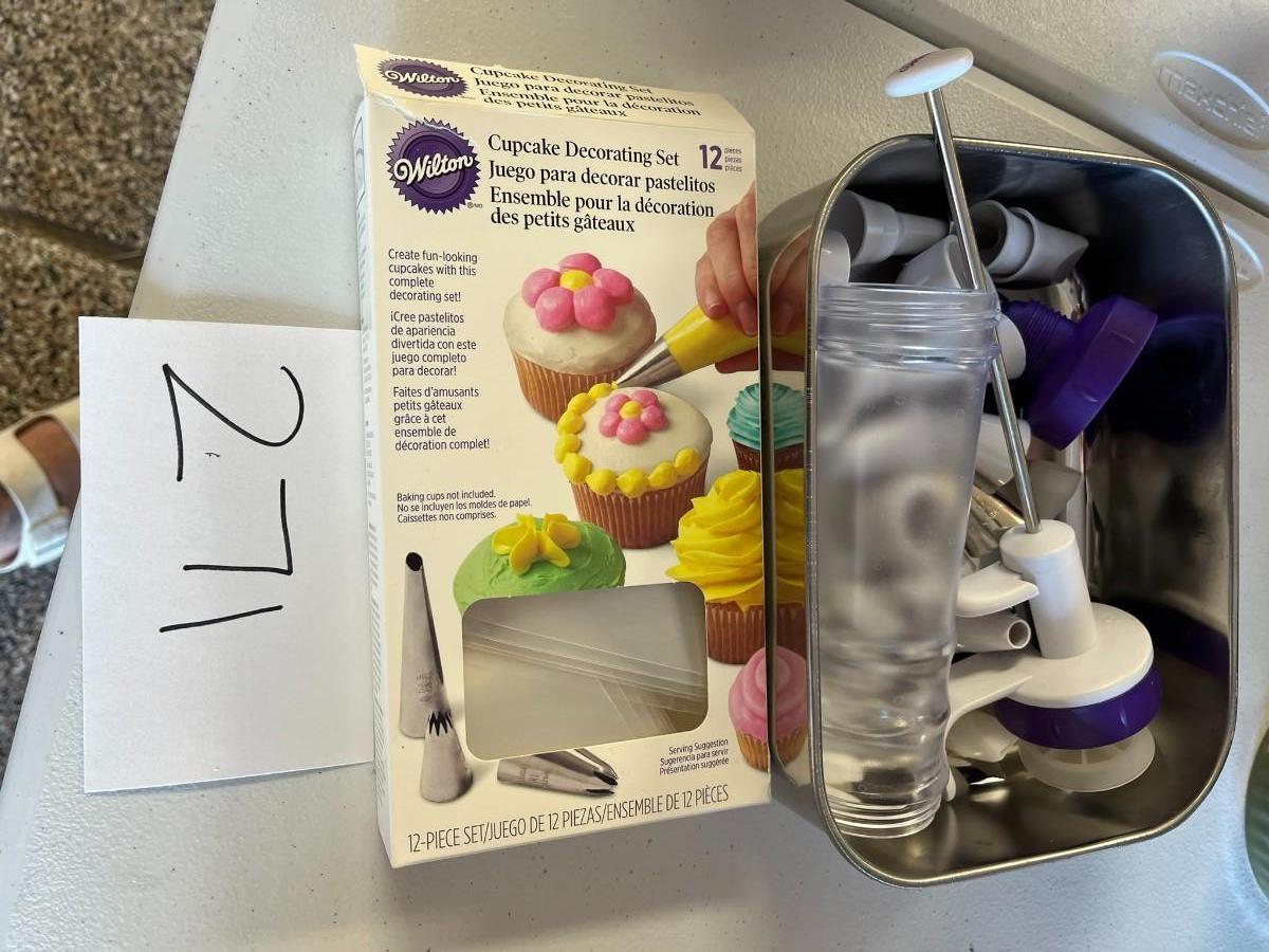 Wilton Cupcake Decorating Set W/Pan | EstateSales.org